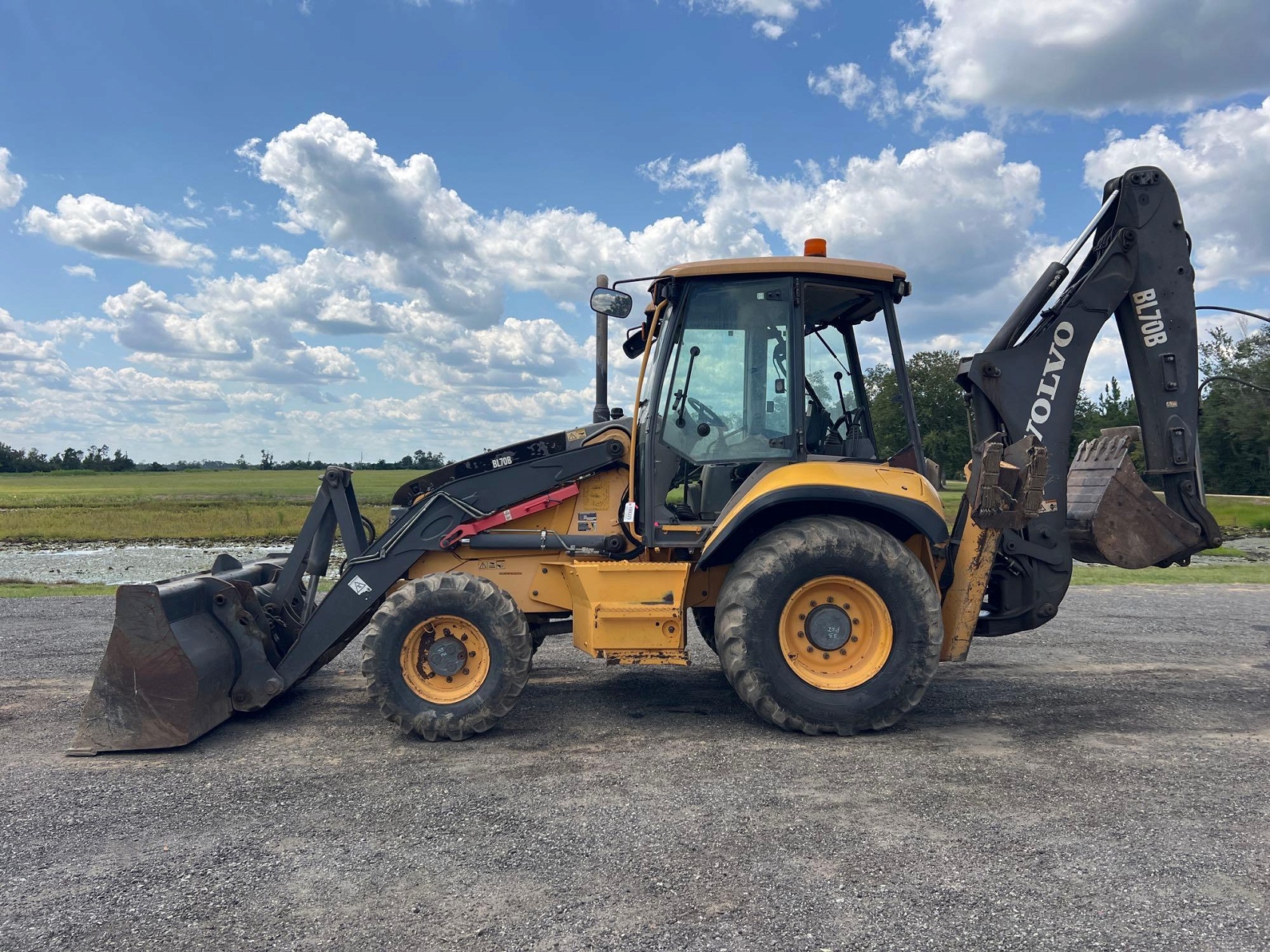 2012 VOLVO BL70B BACKHOE LOADER