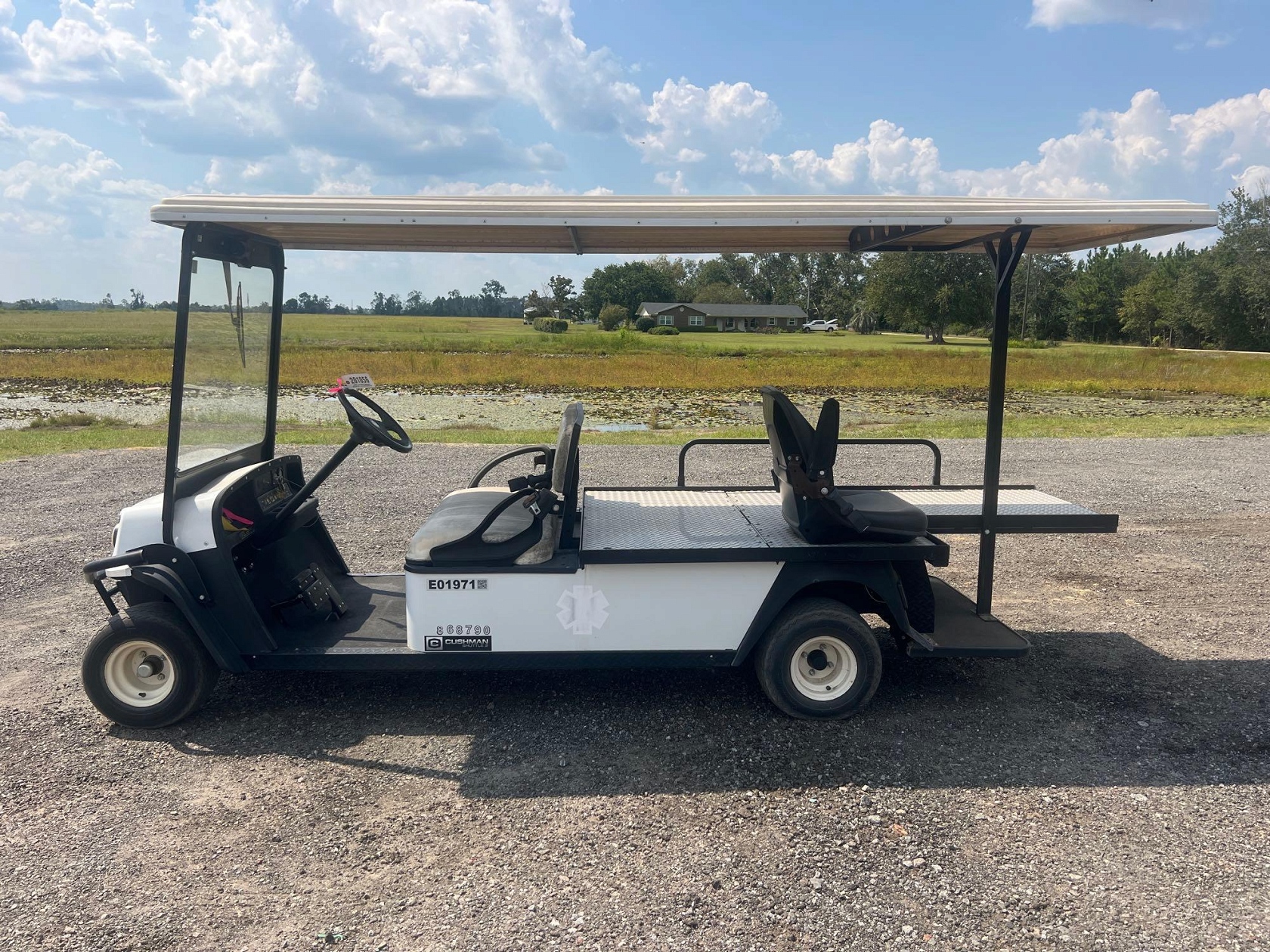 CUSHMAN SHUTTLE GOLF CART