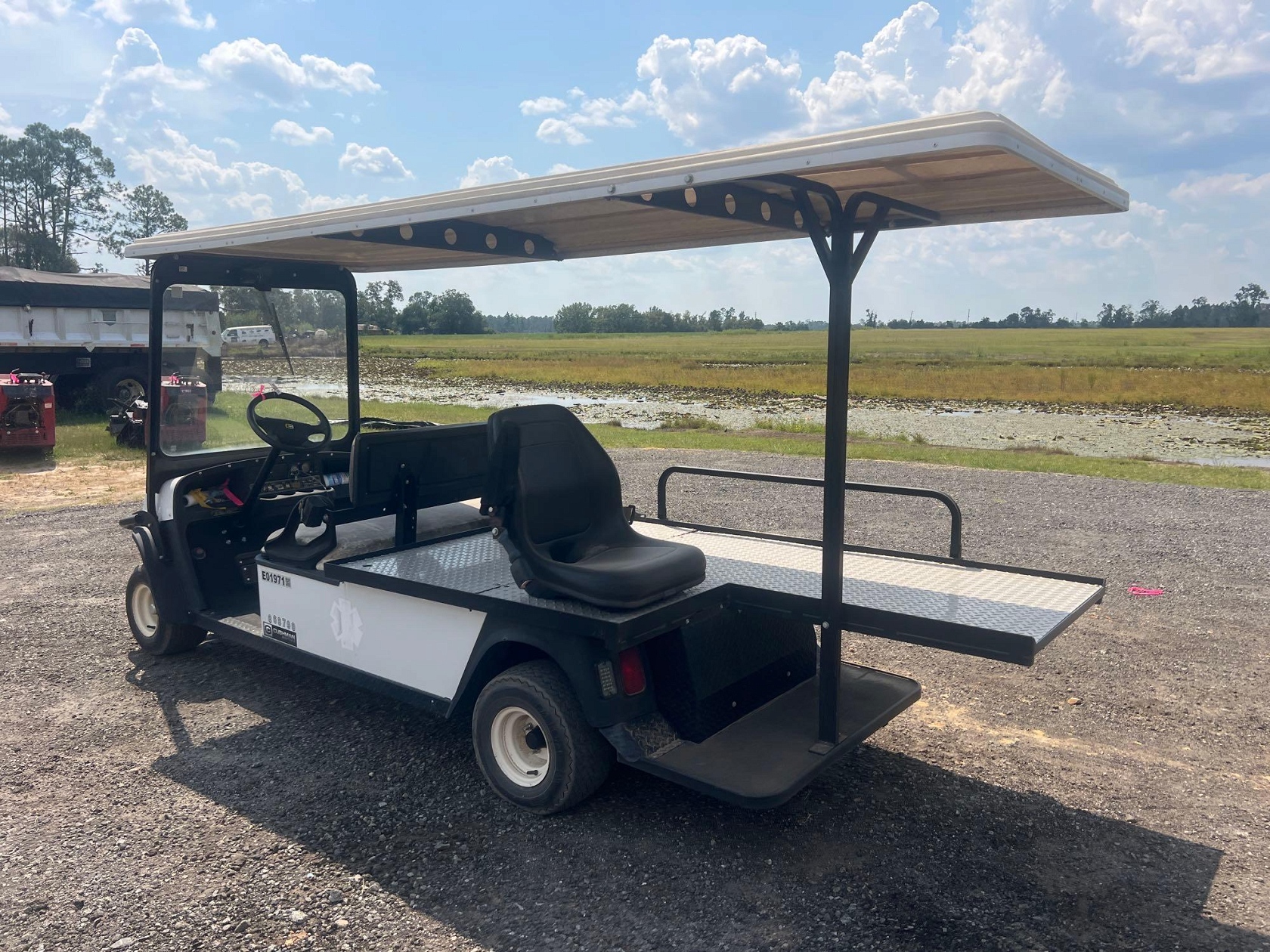 CUSHMAN SHUTTLE GOLF CART